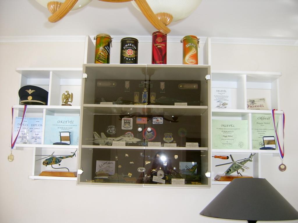 Vitrinek, avagy ahol a makett aluszik